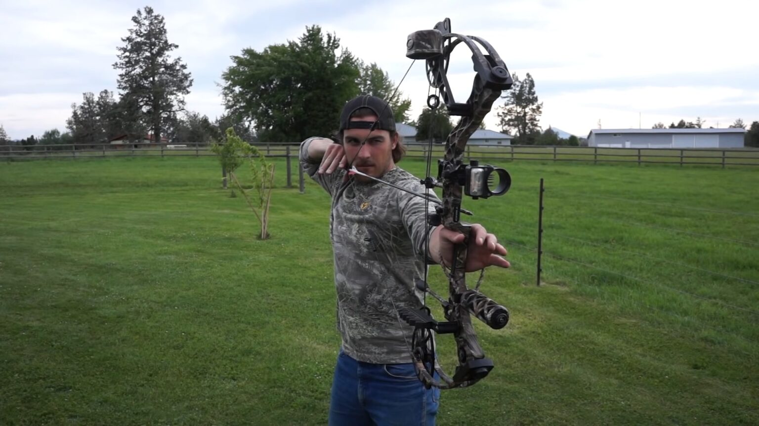 How to Choose Arrows for a Compound Bow: A Comprehensive Guide
